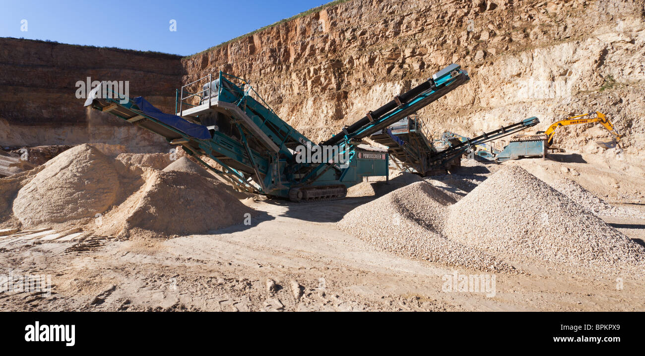 Heavy plant working in quary hi-res stock photography and images - Alamy