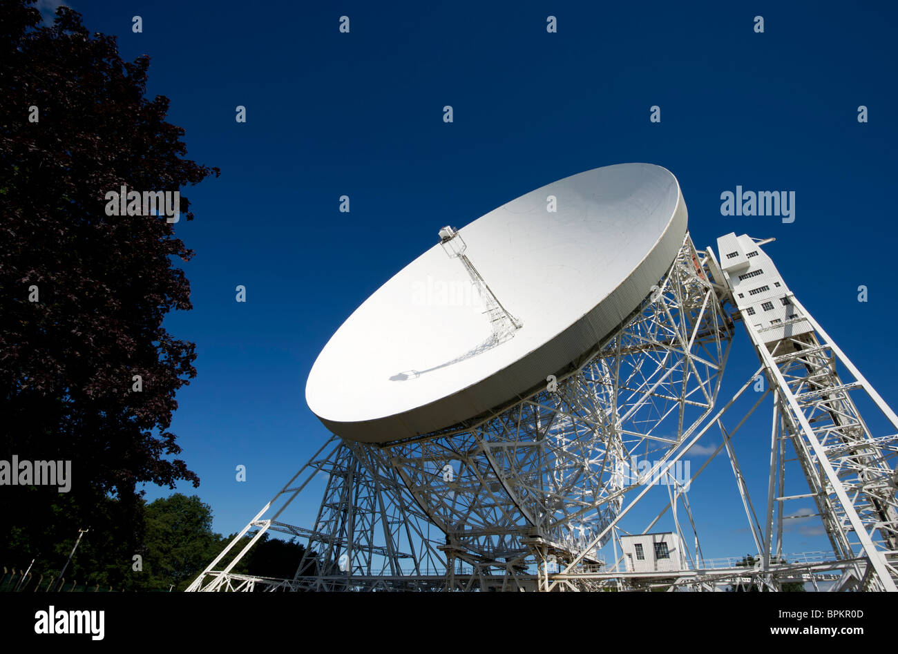 The Lovell telescope at the Jodrell Bank Observatory in Cheshire ...