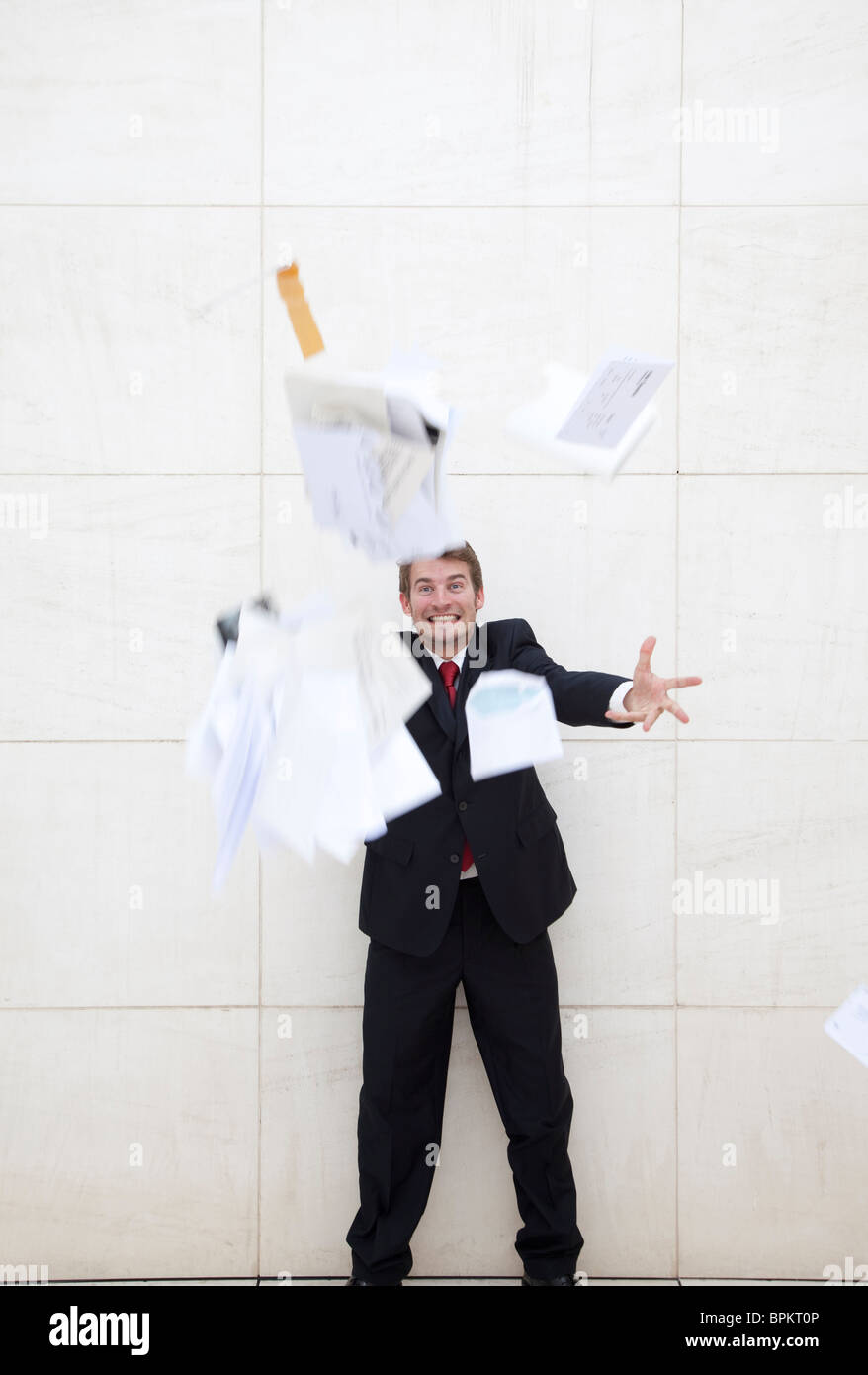 Papers falling hi-res stock photography and images - Alamy