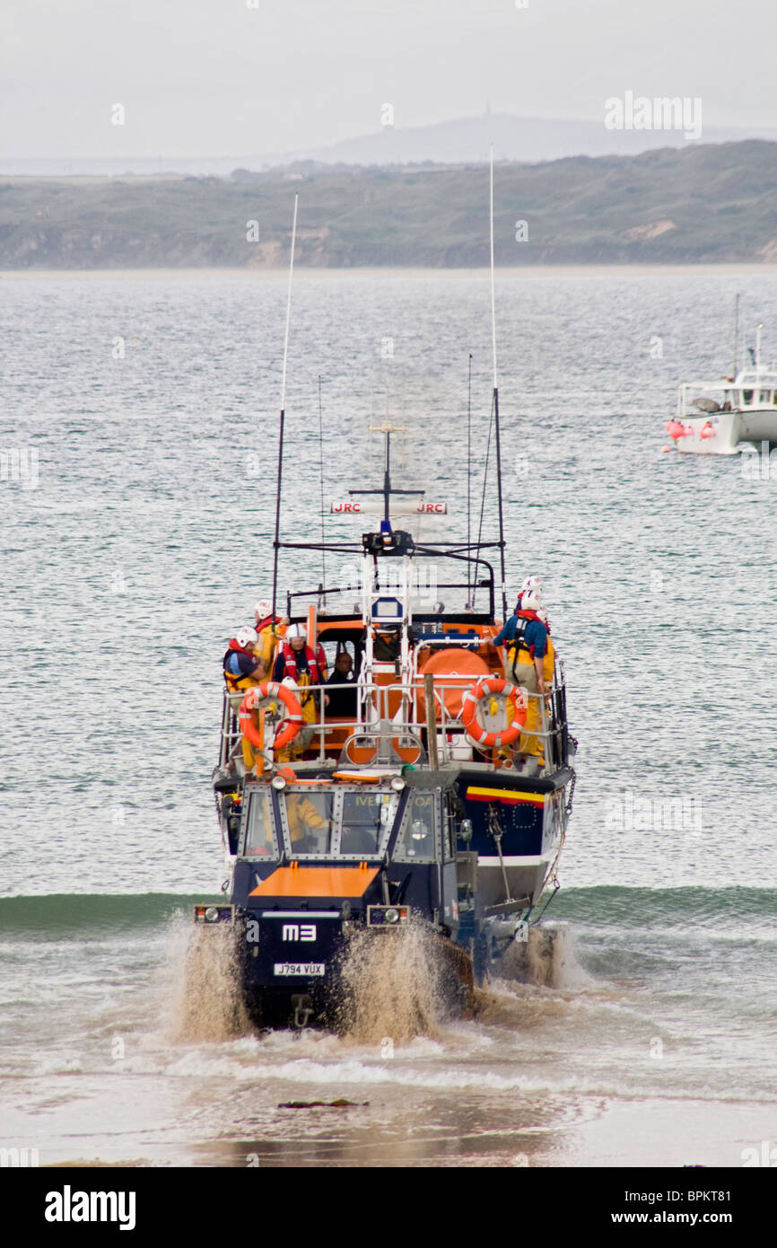 Lifeboat launch hi-res stock photography and images - Alamy