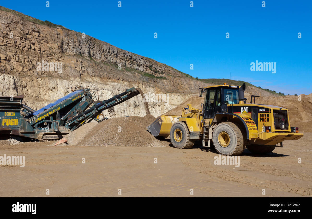 Earthmoving plant hi-res stock photography and images - Alamy