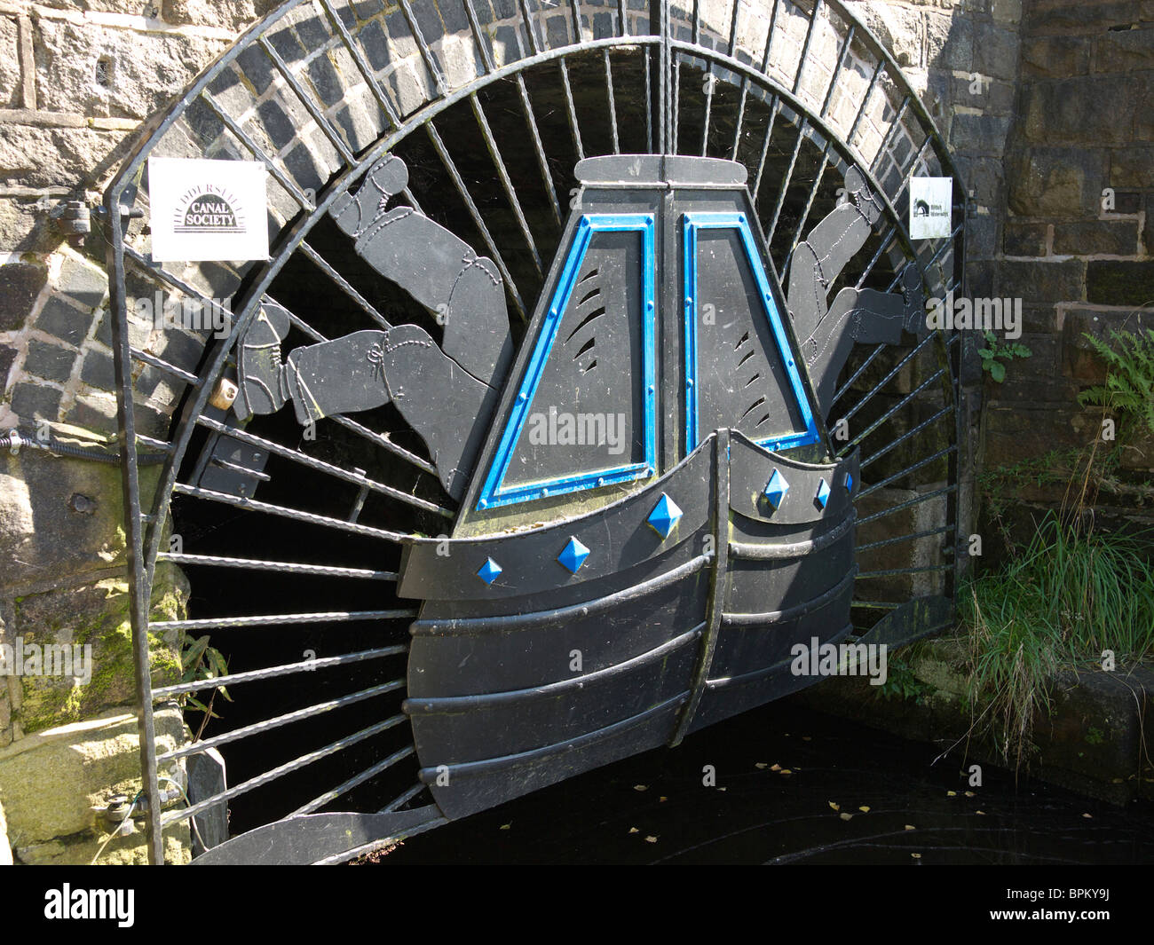 The Huddersfield canal and Standedge tunnel at Diggle, Oldham ...