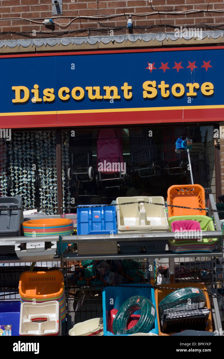 Discount Store sign Stock Photo - Alamy