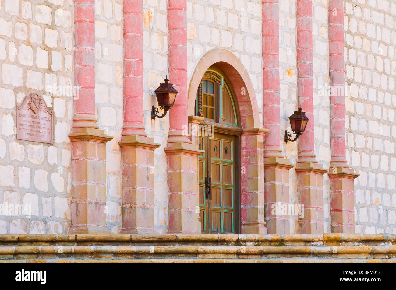 The main entrance at the Santa Barbara Mission (Queen of the missions ...
