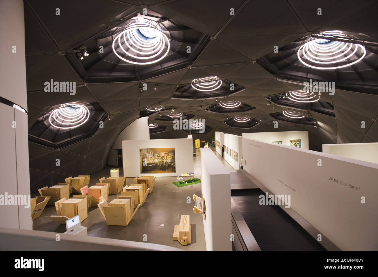 Kunsthau, blob architecturee by Peter Cook and Colin Fournier, Museum ...