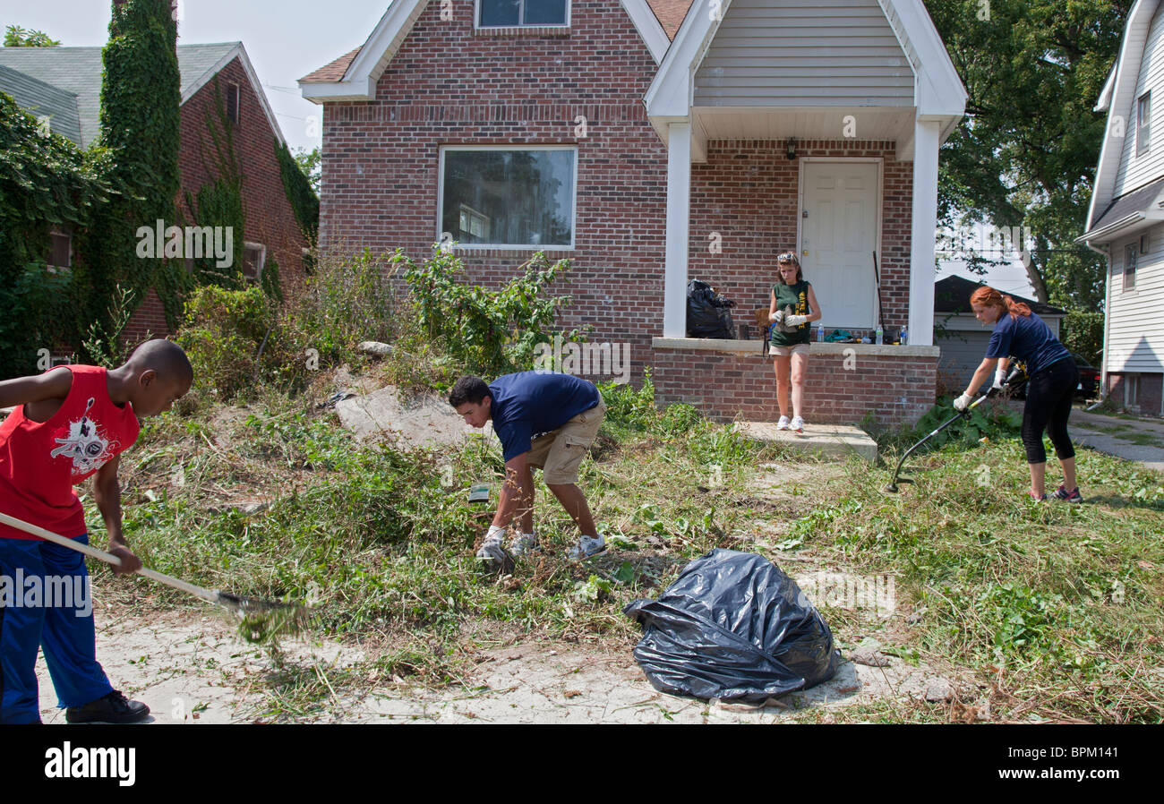 Property clean up hi-res stock photography and images - Alamy