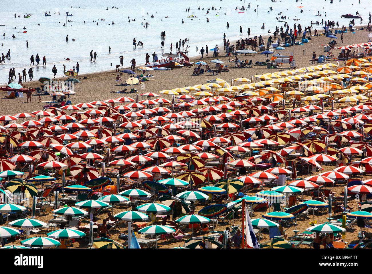 Mass tourism hi-res stock photography and images - Alamy