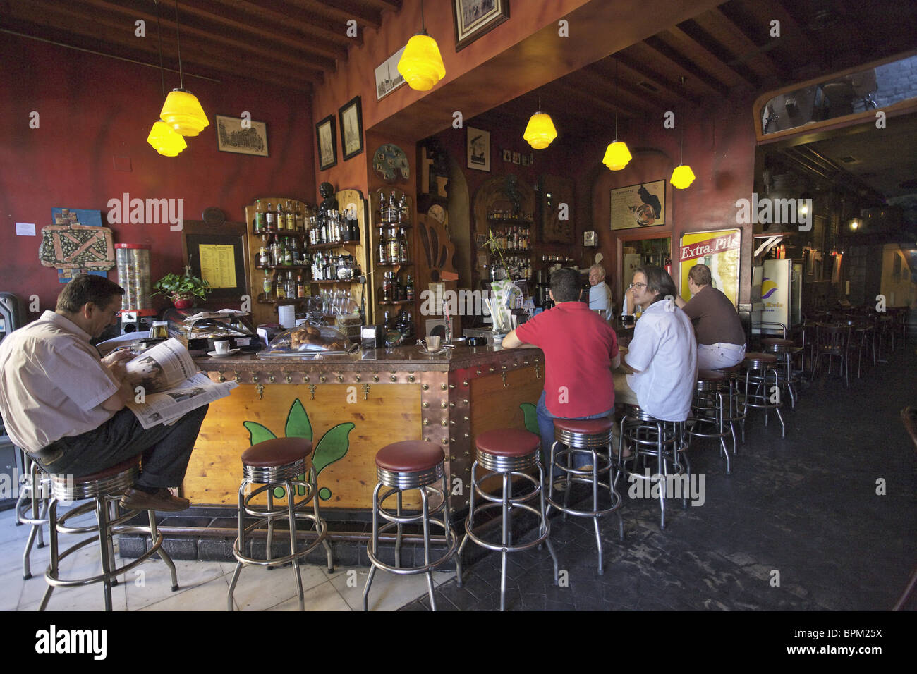 Guests inside indoors hi-res stock photography and images - Alamy