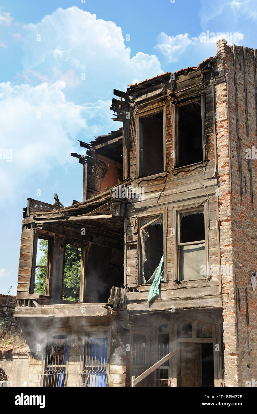 Old house burned Stock Photo - Alamy