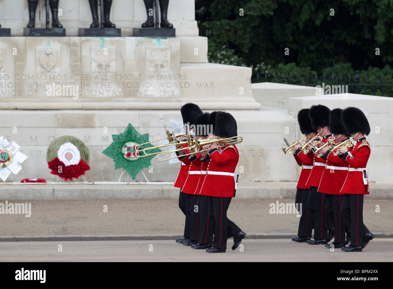 Memorial remembrance guards hi-res stock photography and images - Alamy