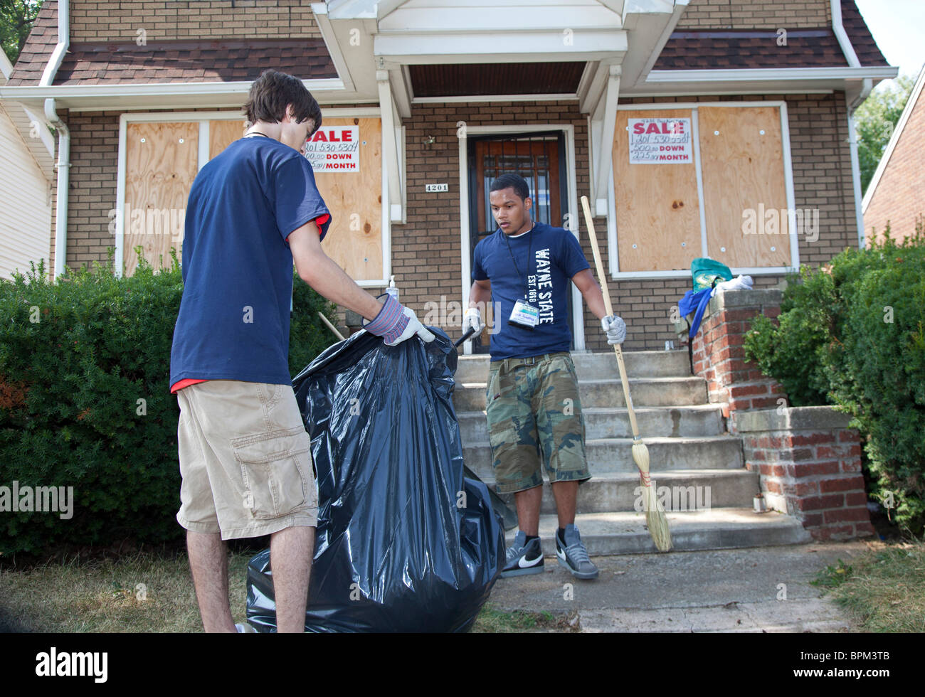 Property clean up hi-res stock photography and images - Alamy