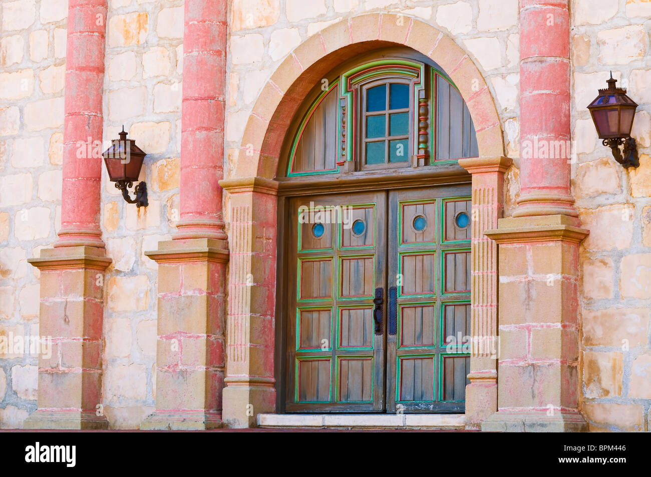 The main entrance at the Santa Barbara Mission (Queen of the missions ...