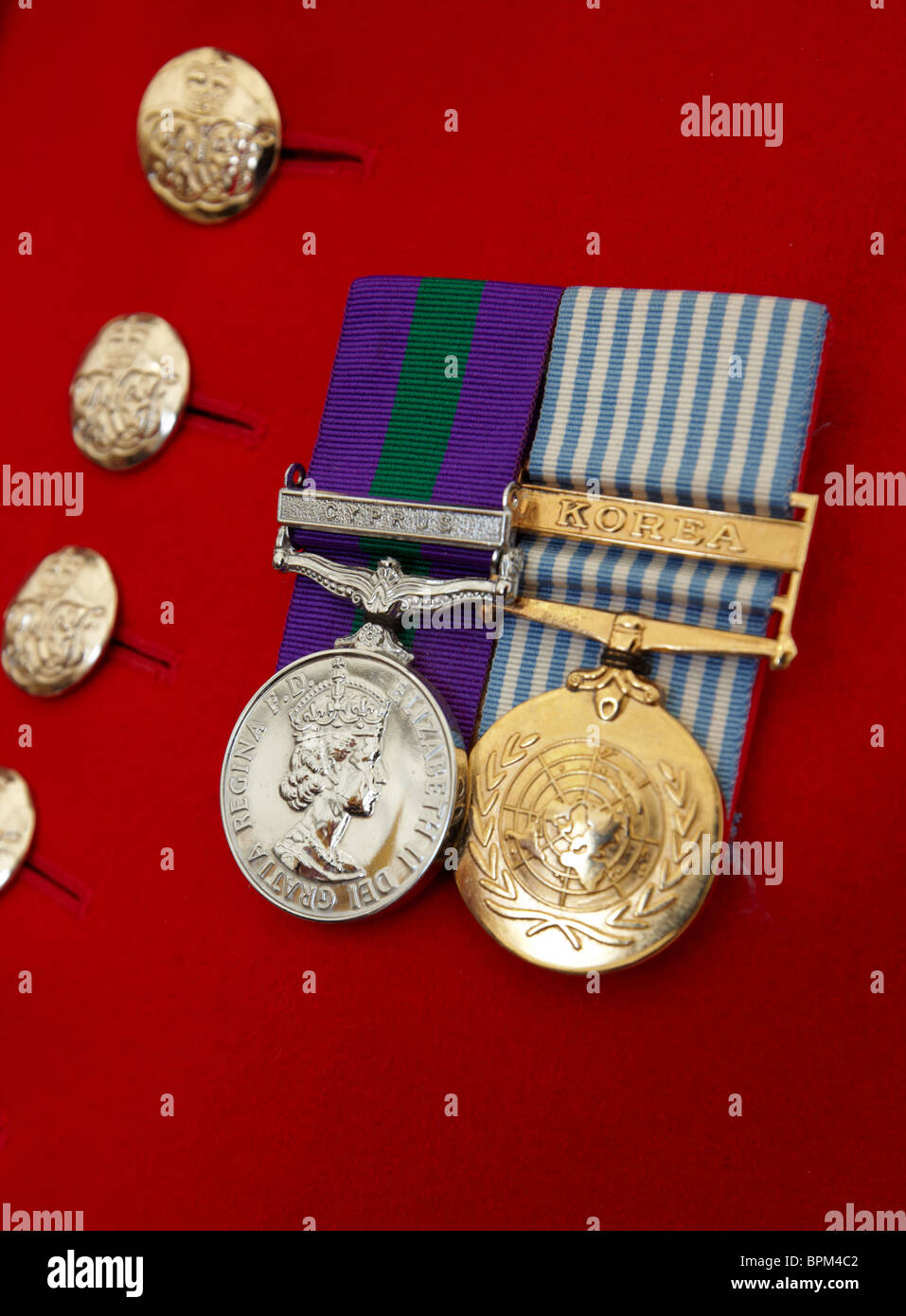 Red uniform london medals hi-res stock photography and images - Alamy