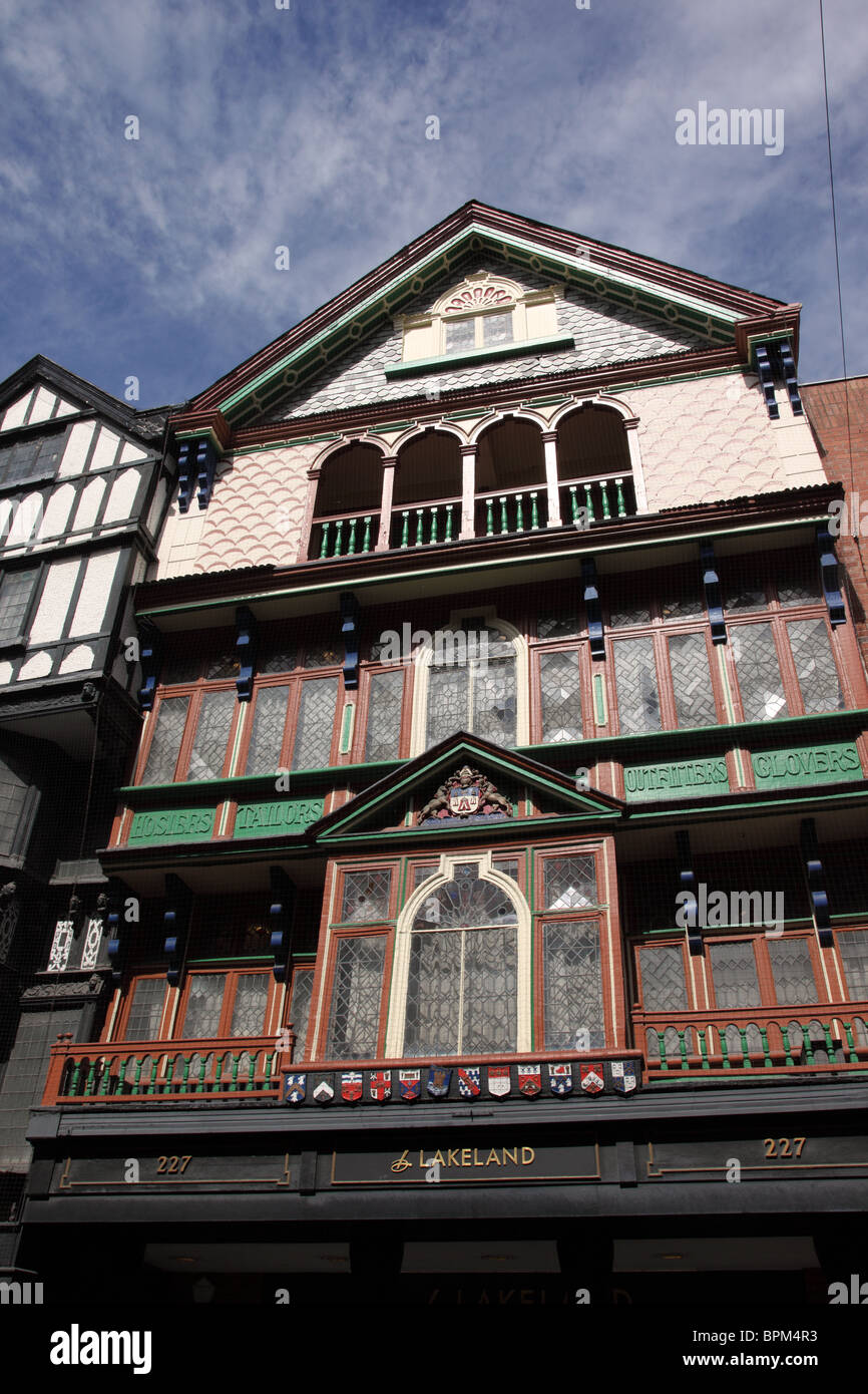 Tudor house in high street hi-res stock photography and images - Alamy