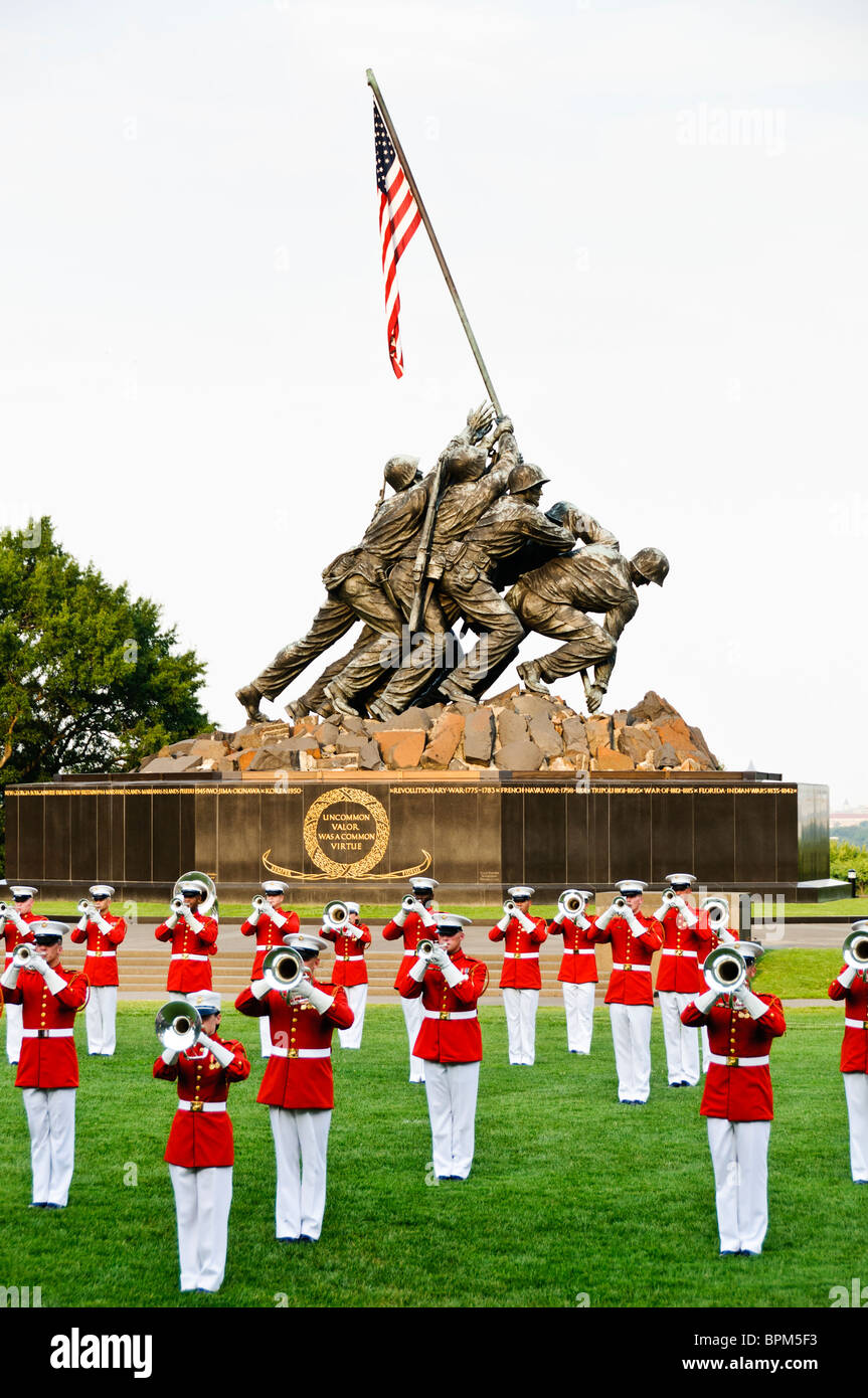 Marine monument marine parade parade hi-res stock photography and ...