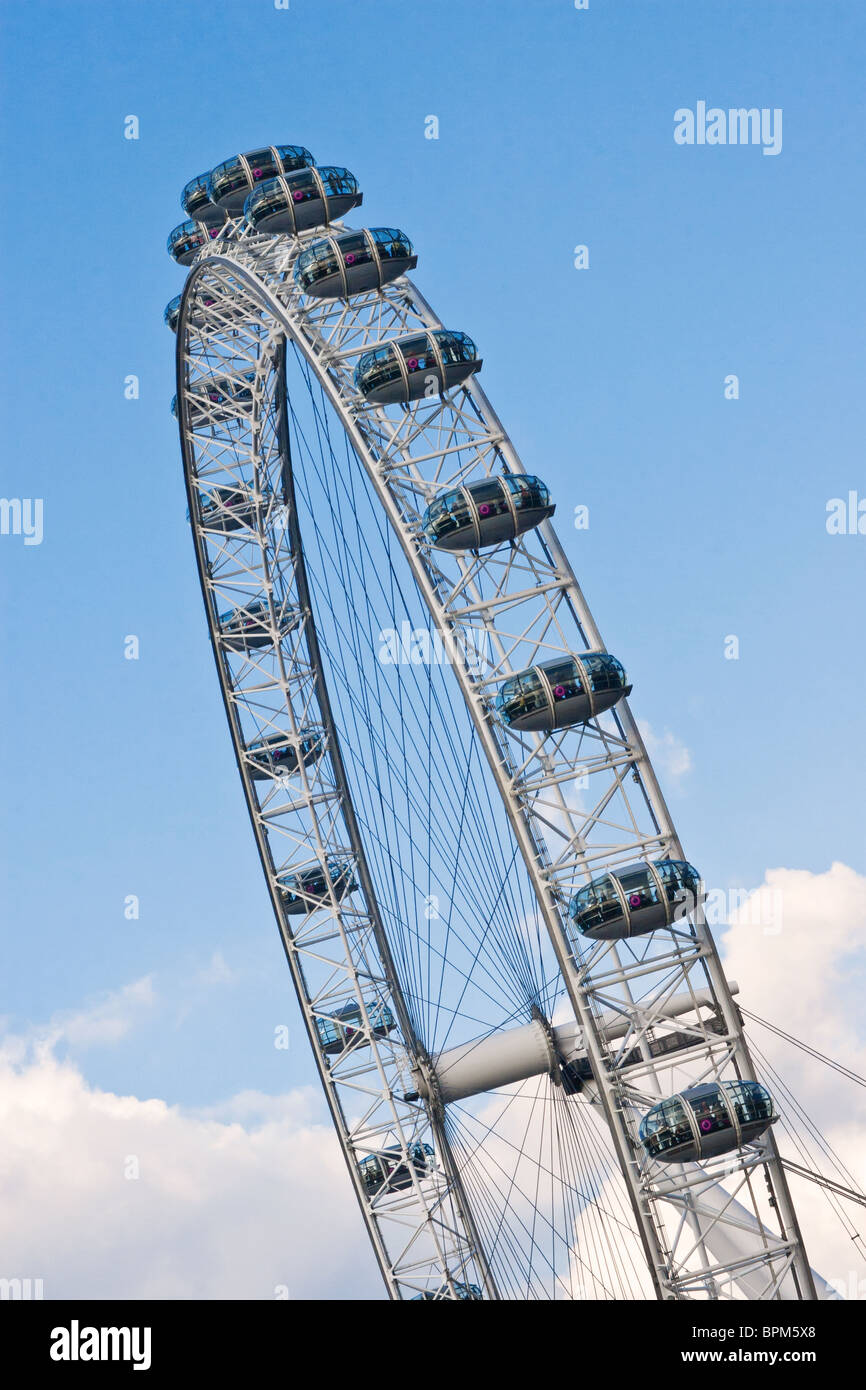 Shot of the London Eye wheel Stock Photo - Alamy