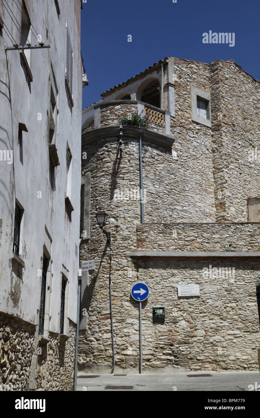 Backstreets of hill fortress medieval town of Begur near the Costa ...