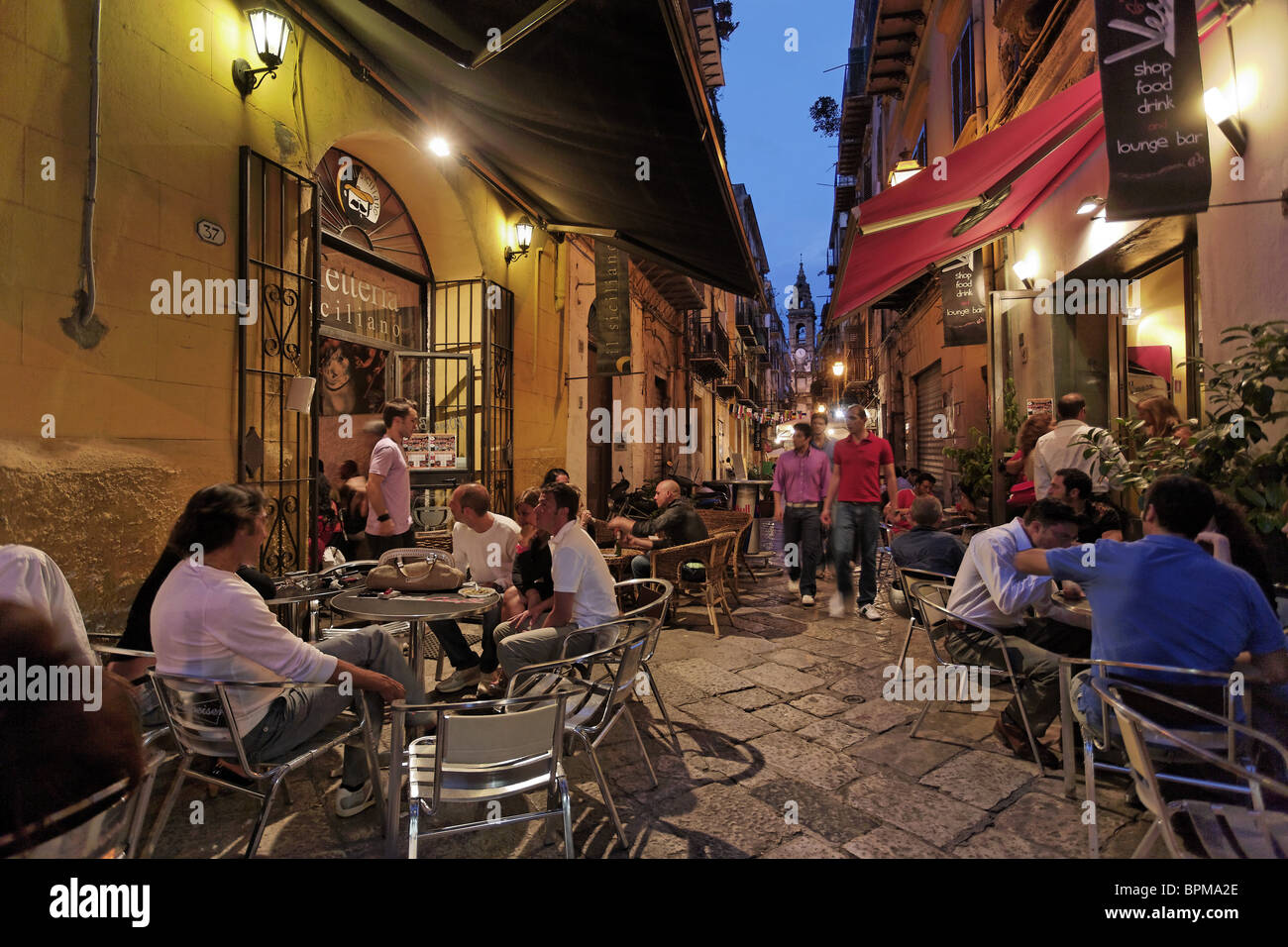 Sicily palermo piazza restaurant hi-res stock photography and images ...