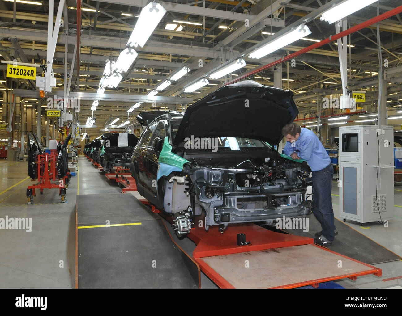 Car Assembly Shop High Resolution Stock Photography and Images - Alamy
