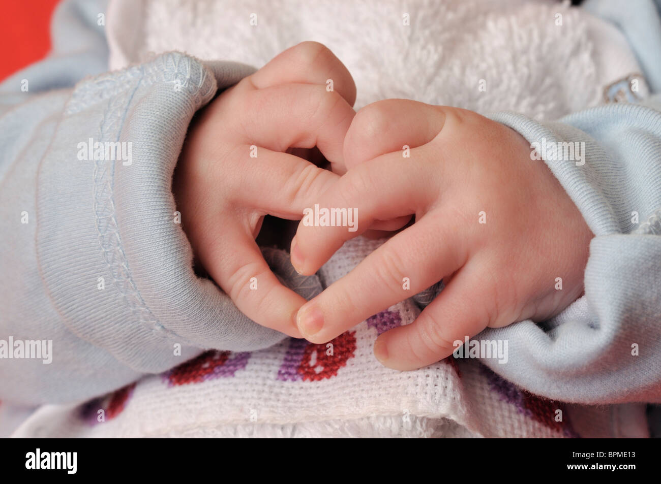 Two weeks old baby hands Stock Photo - Alamy