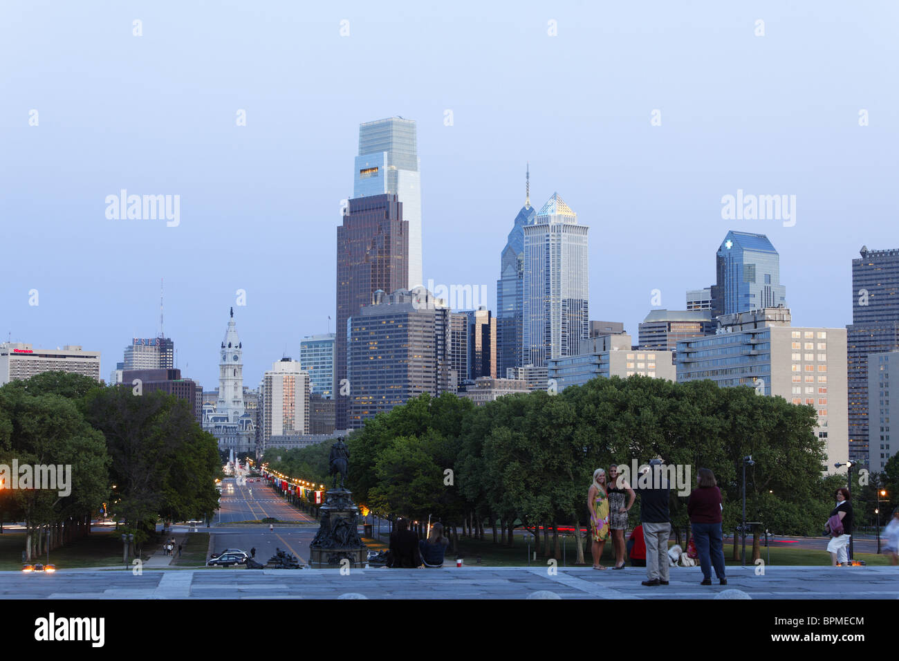 Benjamin franklin parkway downtown skyline hi-res stock photography and ...