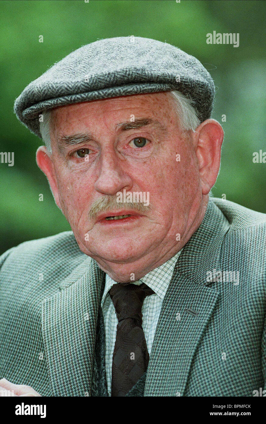 ROBERT FYFE HOWARD LAST OF THE SUMMER WINE 21 May 1996 Stock Photo - Alamy