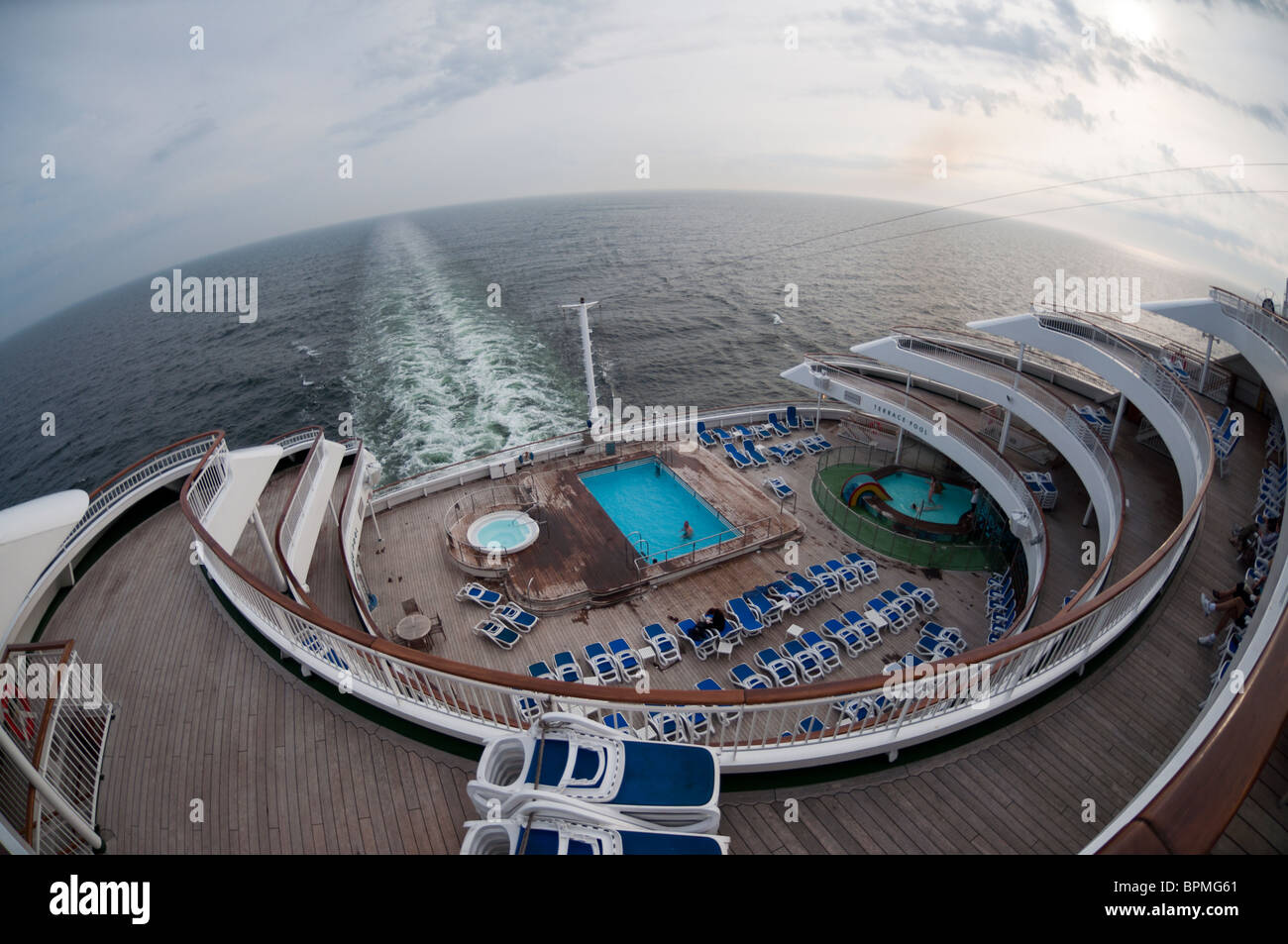 Swimming pool stern cruise ship hi-res stock photography and images - Alamy