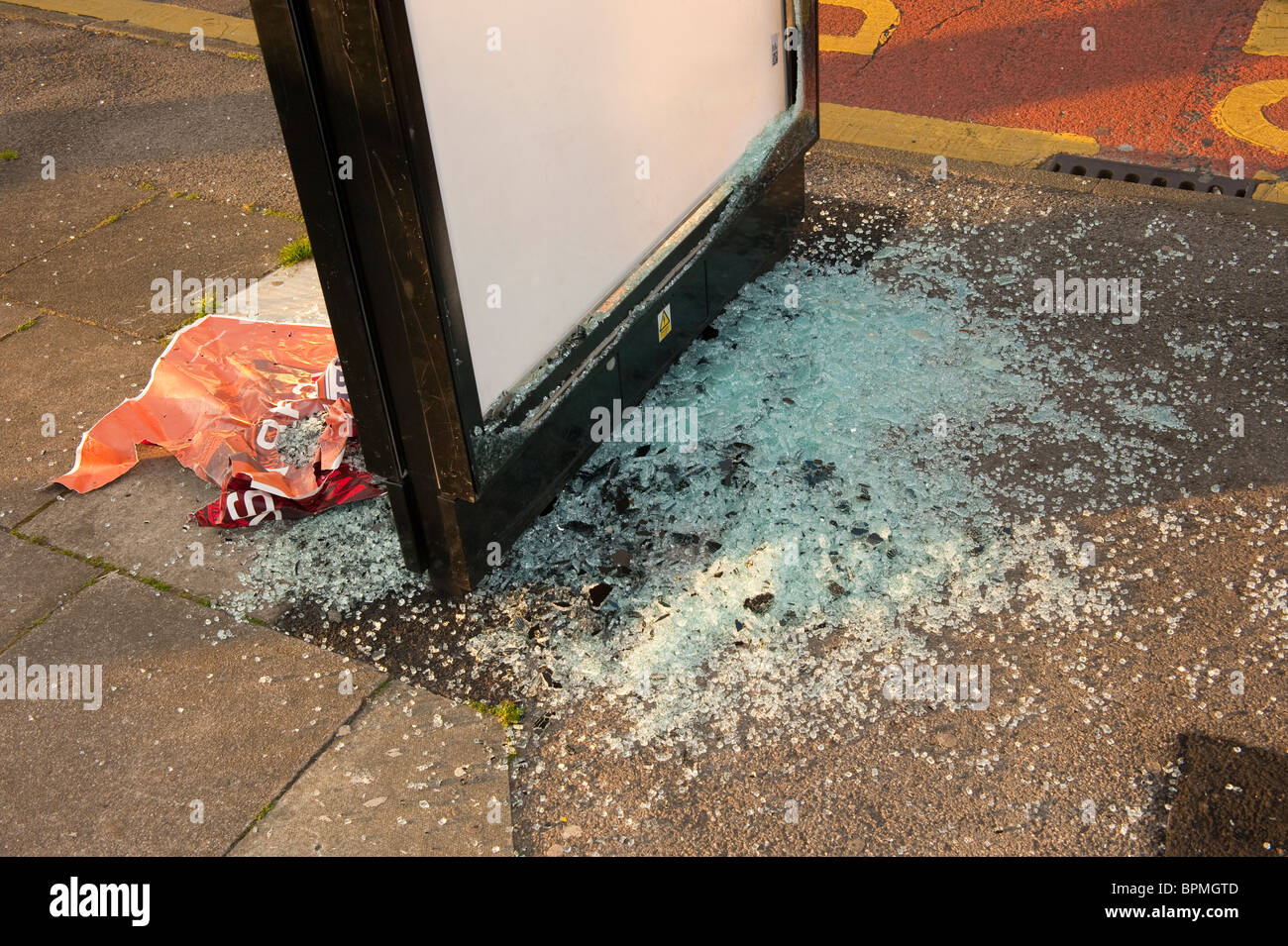 Glass bus shelter stop hi-res stock photography and images - Alamy