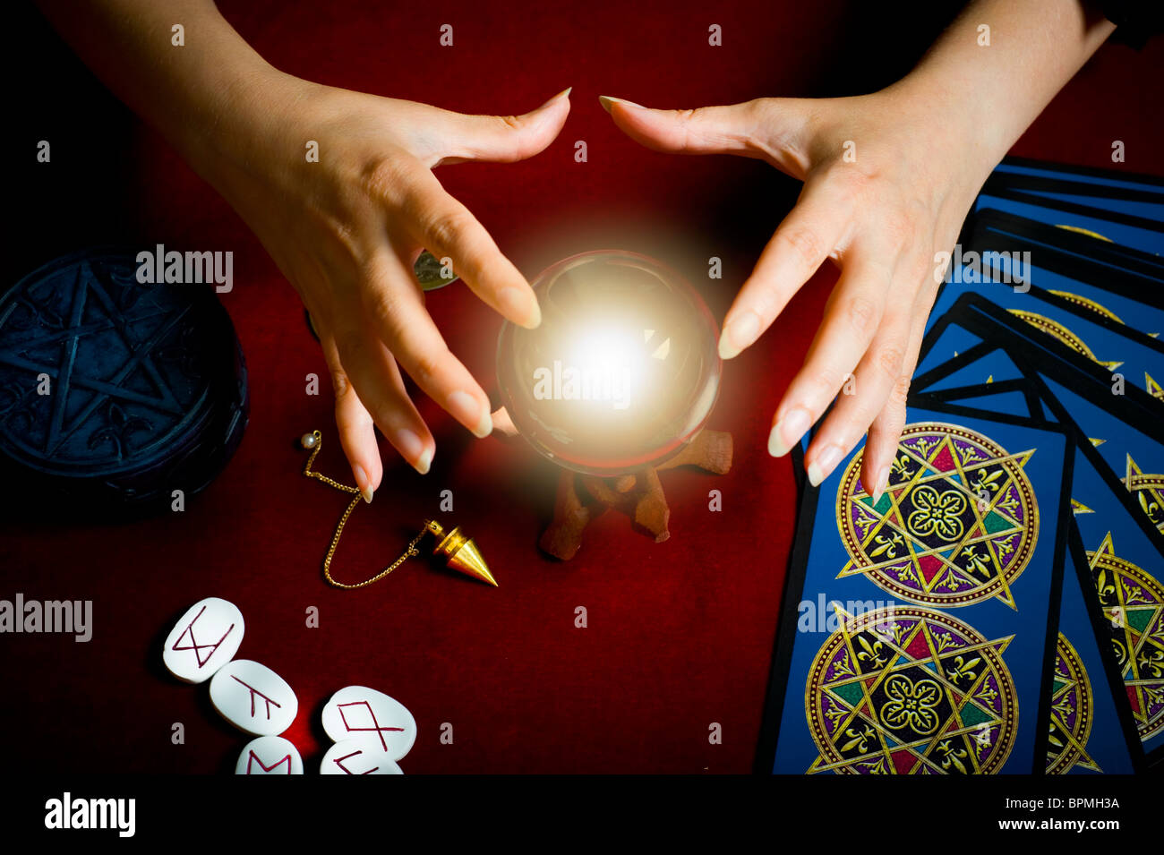 fortune teller hands during an esoteric reading Stock Photo - Alamy