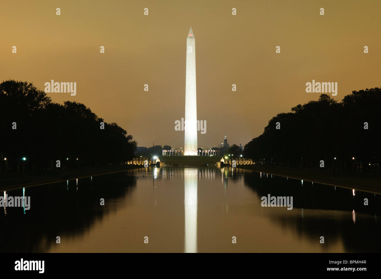 Washington dc nighttime landmarks hi-res stock photography and images ...