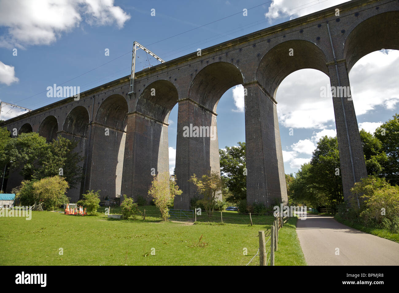 Welwyn viaduct in hertfordshire hi-res stock photography and images - Alamy