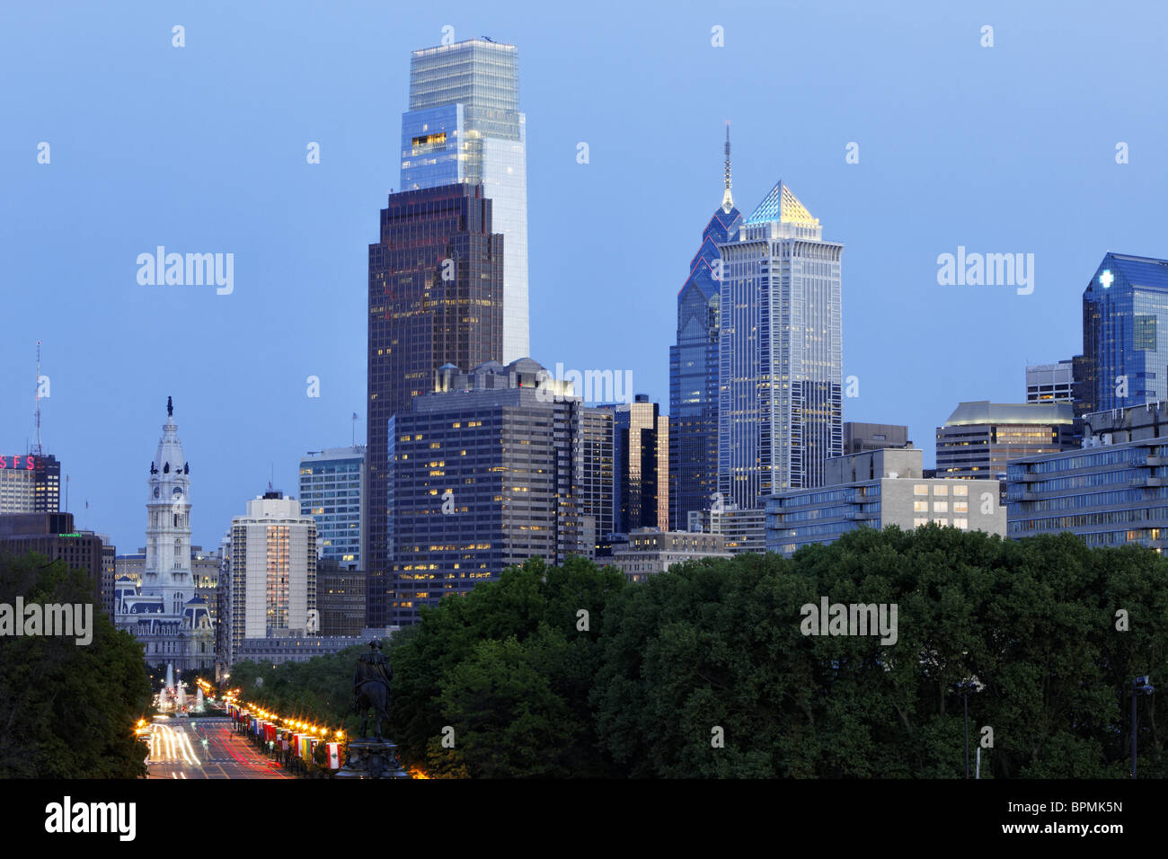 Benjamin franklin parkway downtown skyline hi-res stock photography and ...