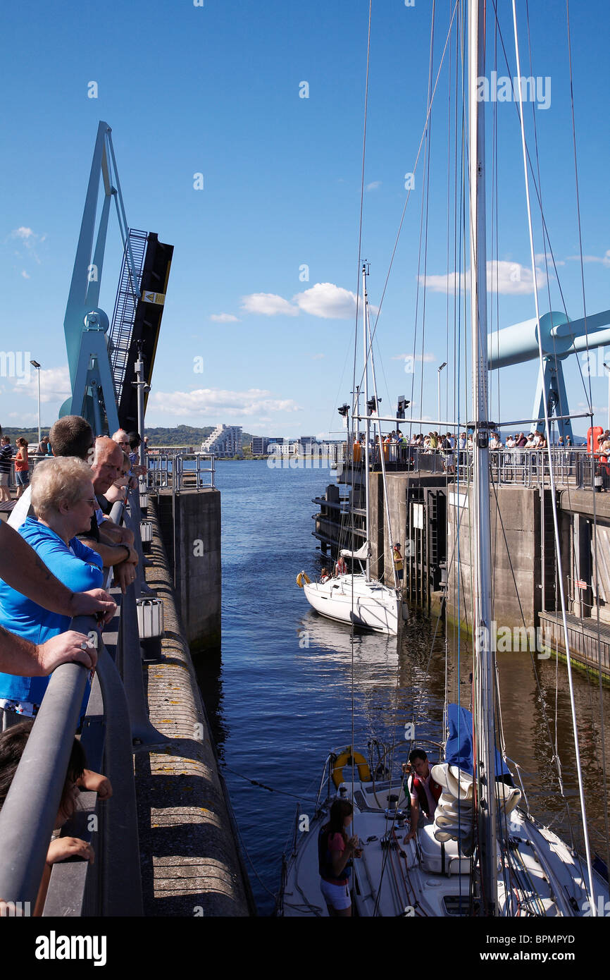 Cardiff bay barrage lock gates hi-res stock photography and images - Alamy