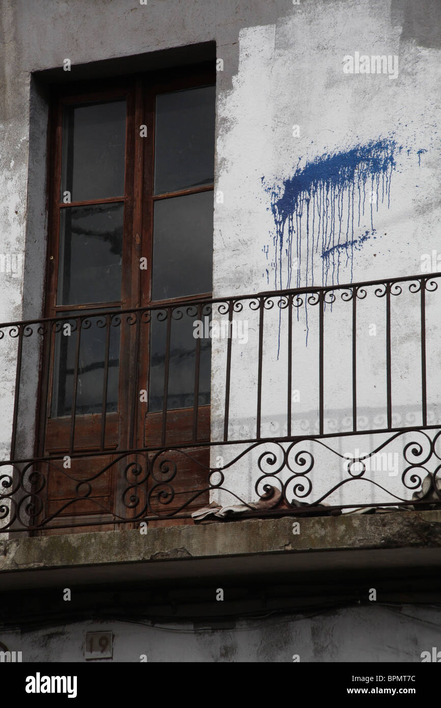 Poor housing hi-res stock photography and images - Alamy