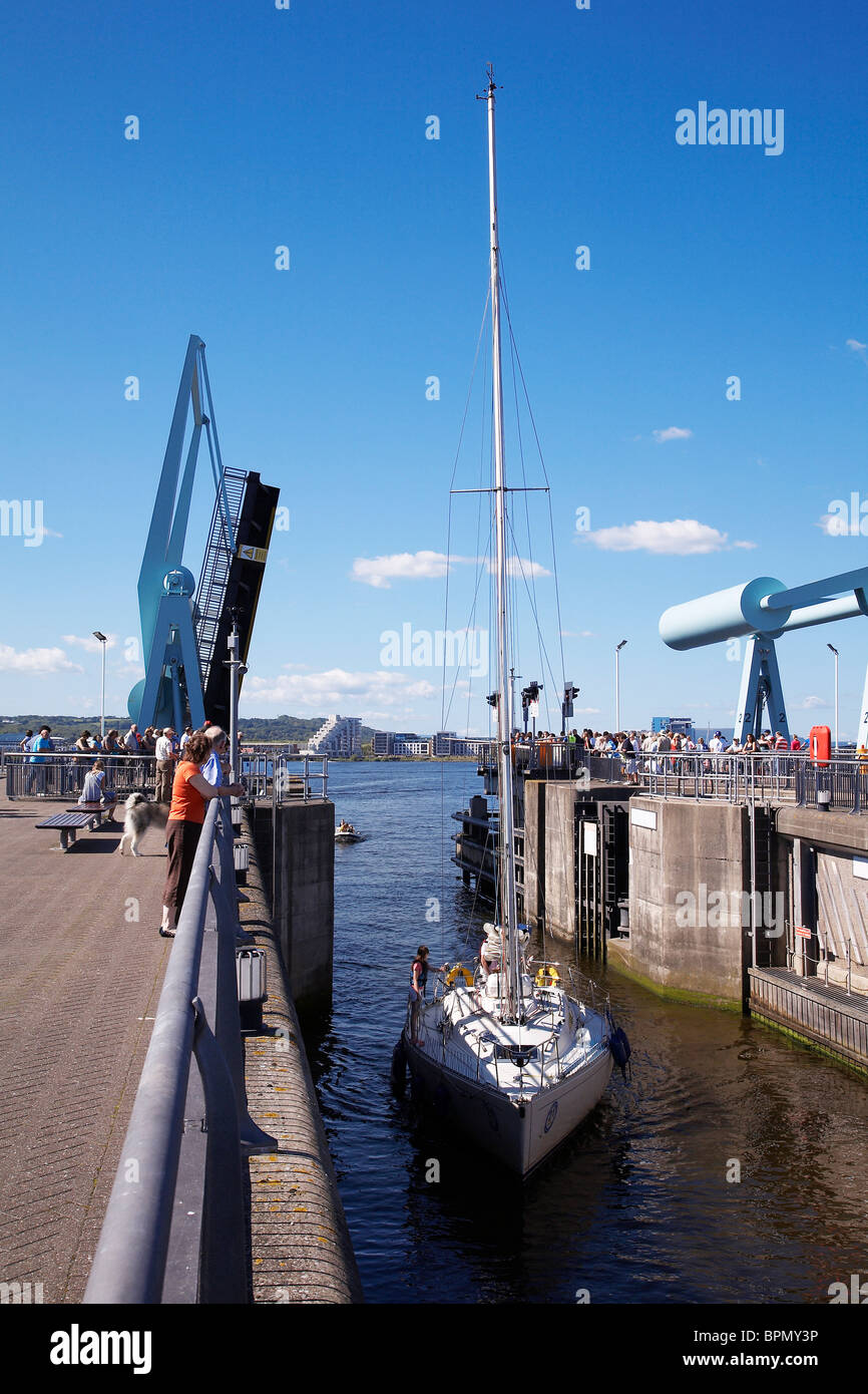 Yacht marina lock gates hi-res stock photography and images - Alamy