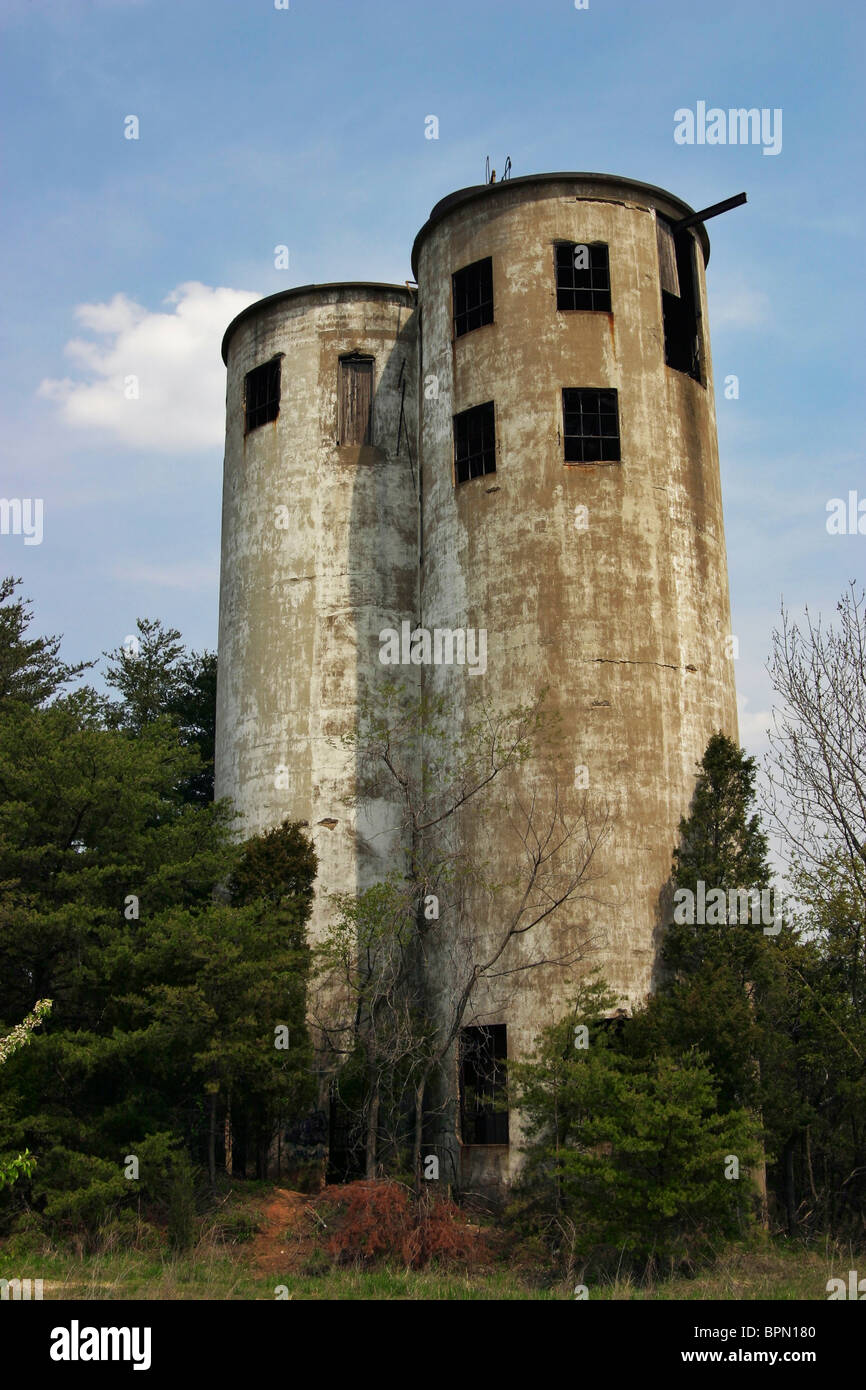 An abandoned silo Stock Photo - Alamy