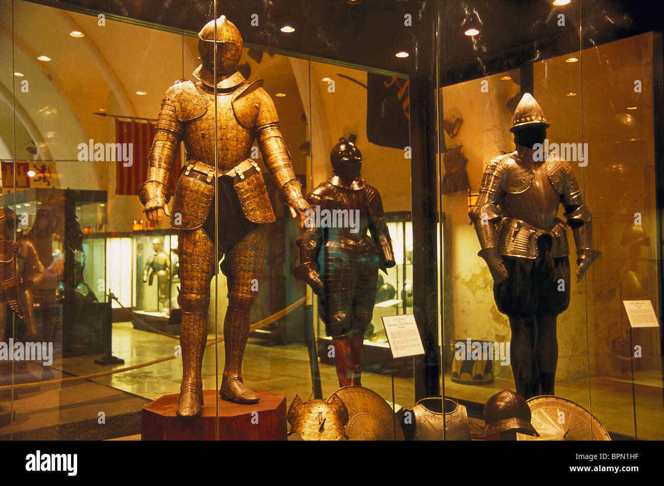 Grand master palace malta armour hi-res stock photography and images ...