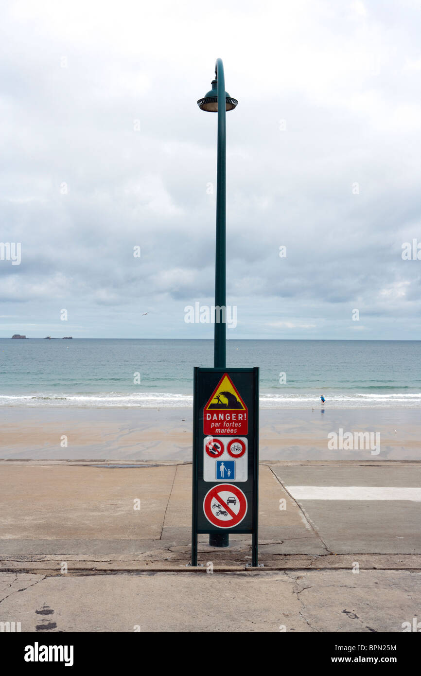 Tide warning sign hi-res stock photography and images - Alamy