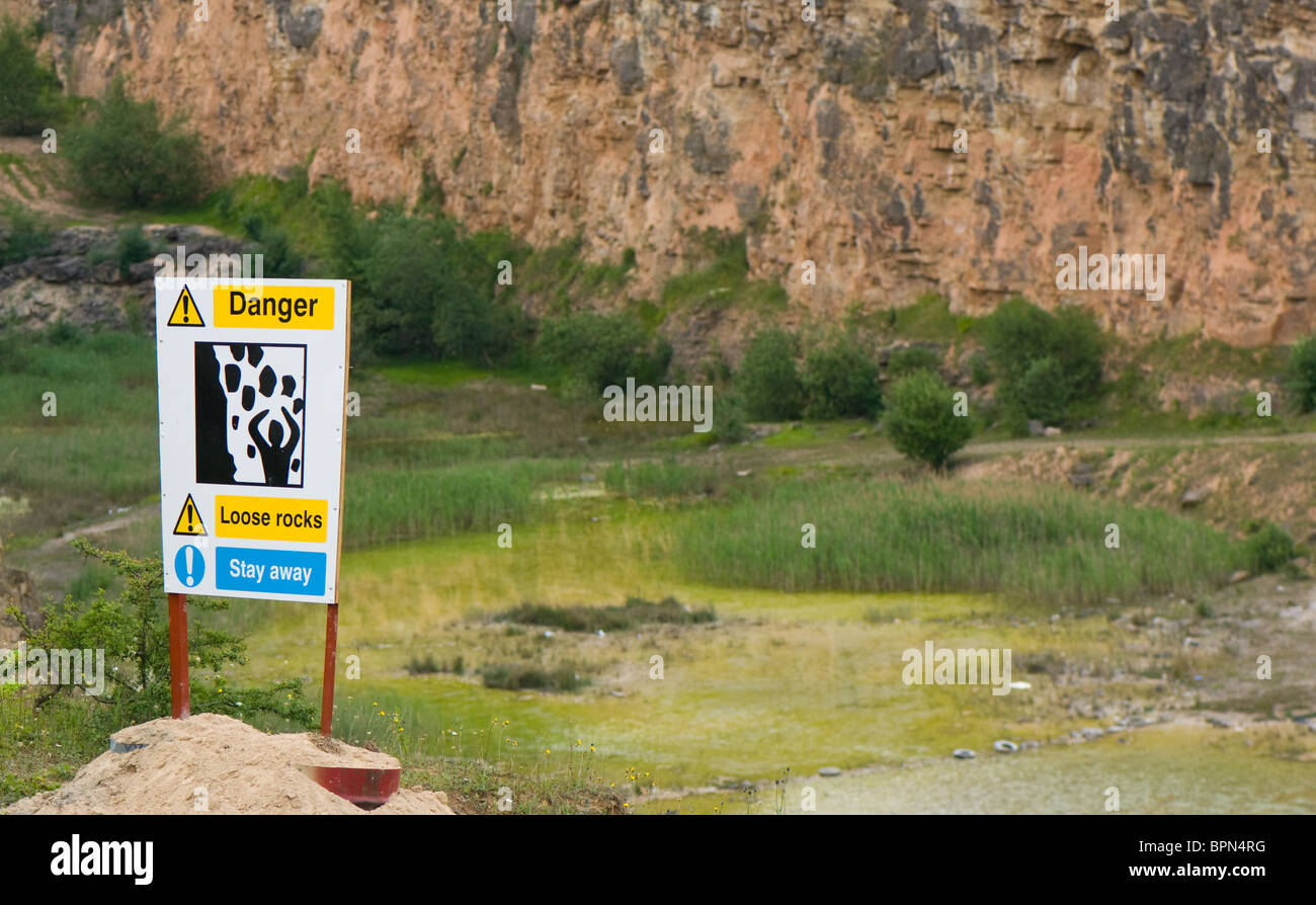 Warning sign loose rocks hi-res stock photography and images - Alamy