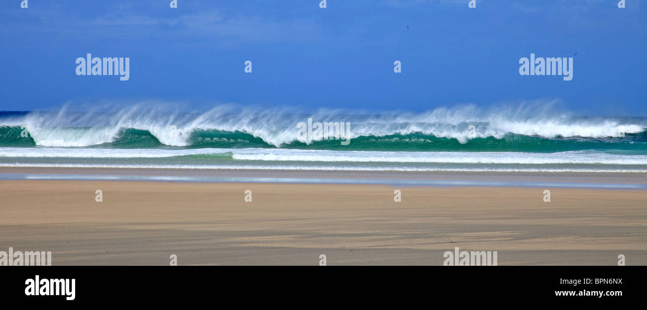 Waves Crashing Cliff Stock Photos & Waves Crashing Cliff Stock Images ...