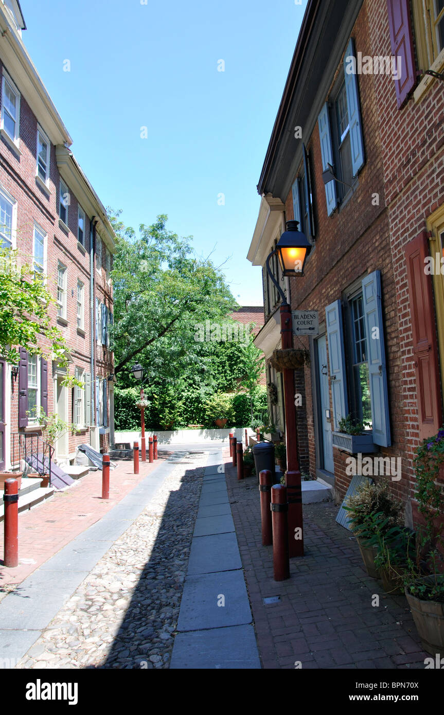 Elfreth Alley, - the oldest still inhabited street in Philadelphia ...