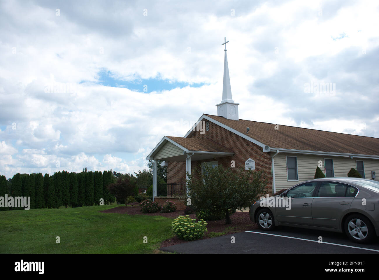 Church exterior hi-res stock photography and images - Alamy