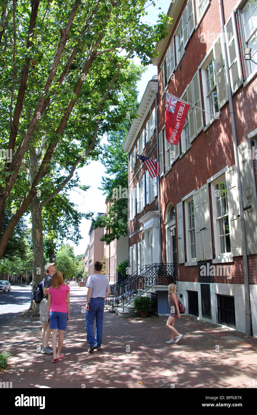 People buildings street philadelphia historical hi-res stock ...