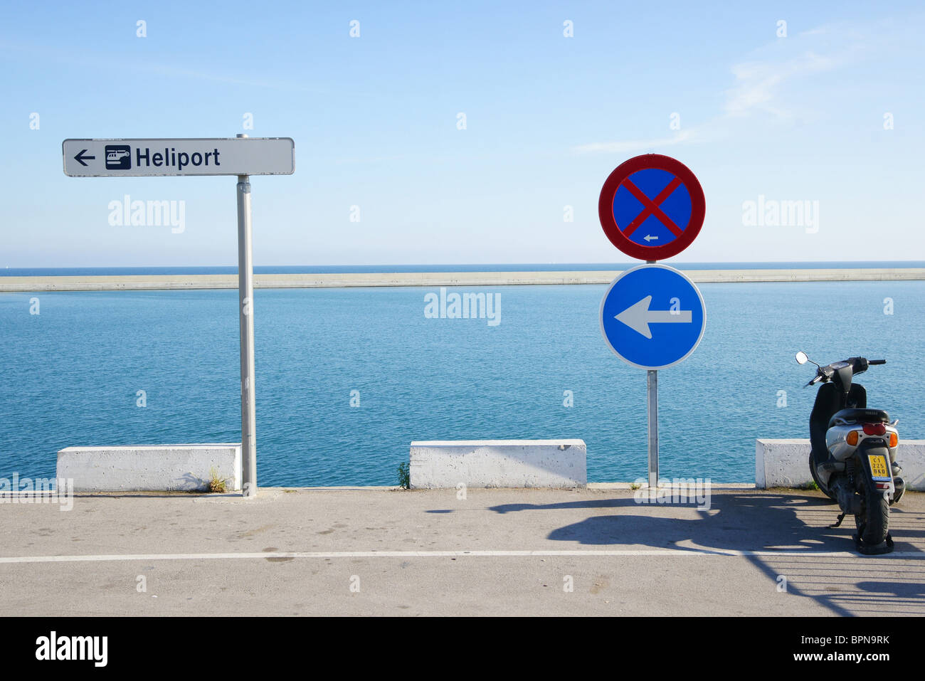 Barcelona arrow hi-res stock photography and images - Alamy