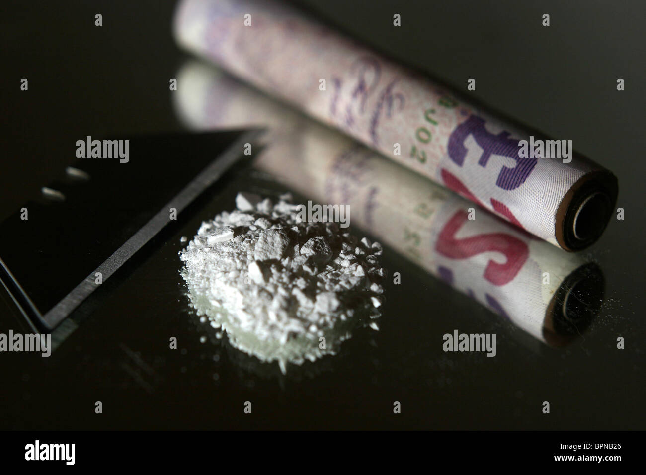 Rolled up note drugs hi-res stock photography and images - Alamy Rolled up note drugs hi-res stock photography and images - Alamy