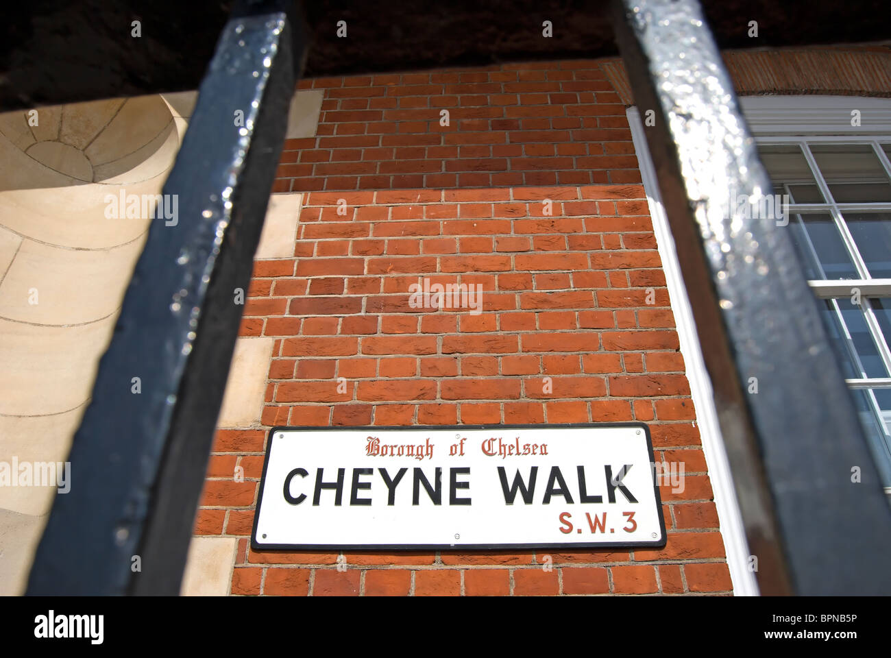 street name sign for cheyne walk, chelsea, london, england, one of the ...