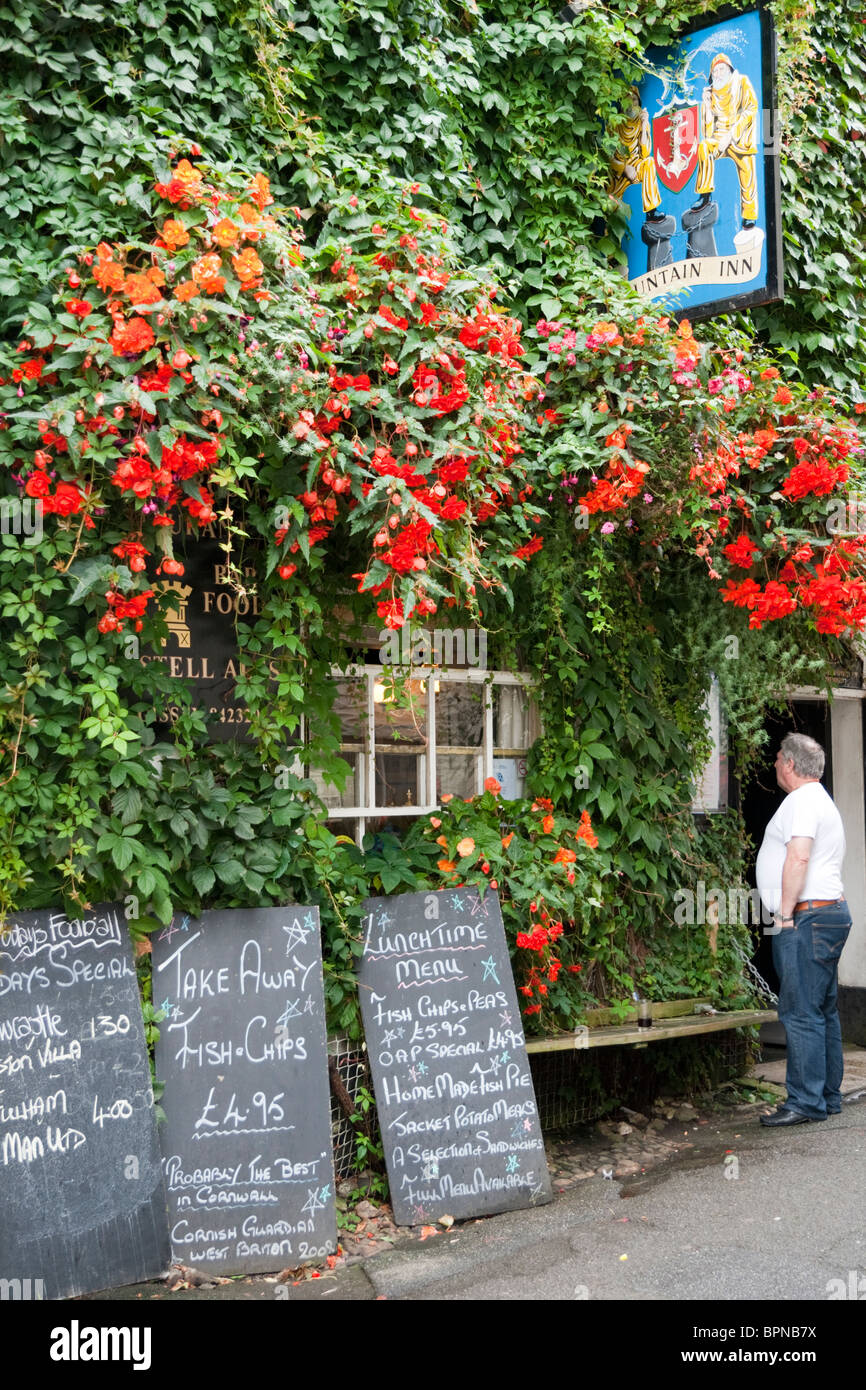 Traditional English country pub, with flowers and menus outside on ...