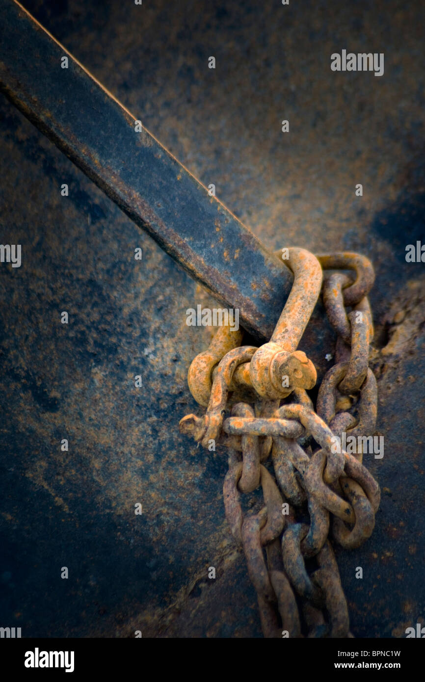 rusting chain and shackle Stock Photo - Alamy