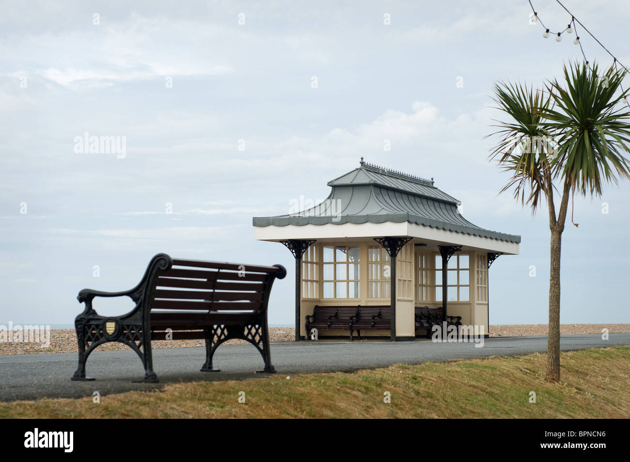 Beach shelter and bench, Worthing, West Sussex, UK Stock Photo - Alamy