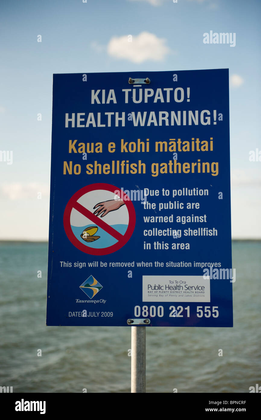 Bilingual warning sign hi-res stock photography and images - Alamy